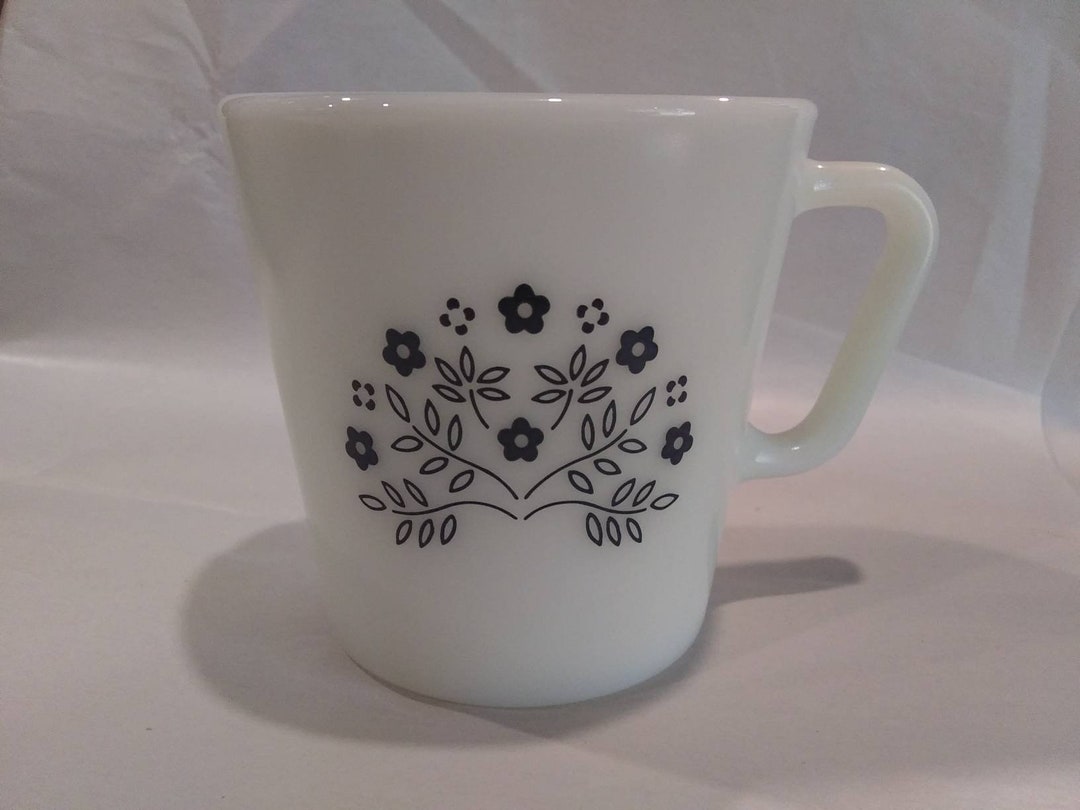 PYREX "summer IMPRESSIONS Blueberry" Milk Glass Mug D-handle Excellent ...