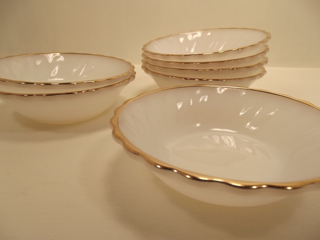 SUBURBIA DESSERT BOWL / Berry Bowl Anchor Hocking Scalloped Edge Spiral ...