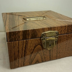 PORTA FILE CHECKBOX Check Box Faux Woodgrain Metal in Great Condition ...