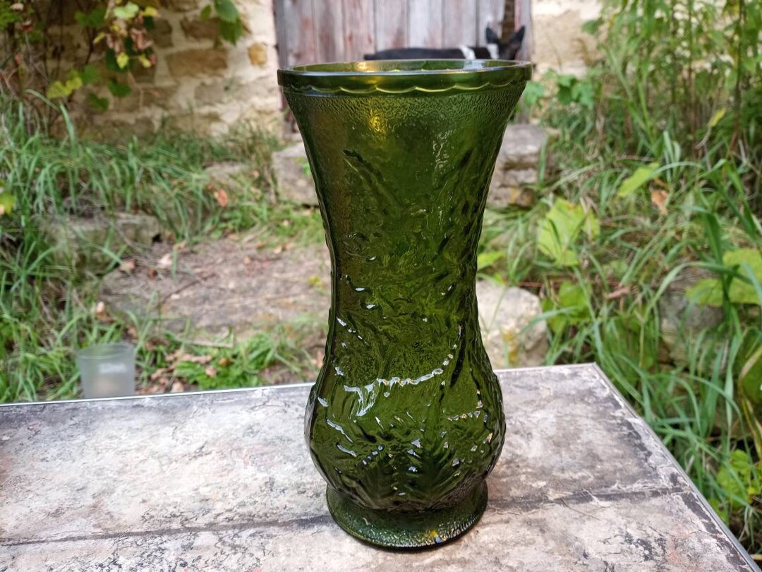 HOOSIER GLASS VASE Raised Leaf Pattern Tall Rich Clear Green Vintage ...