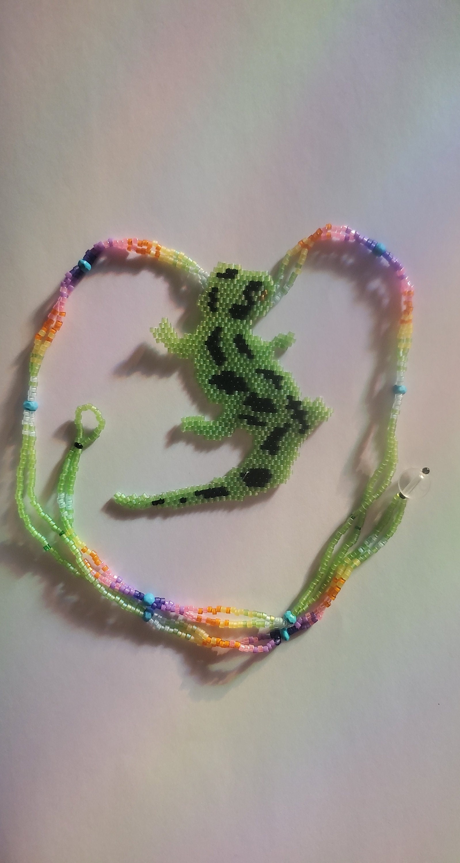 Collar de abalorios Gecko con vides arco iris y cuentas turquesas ...