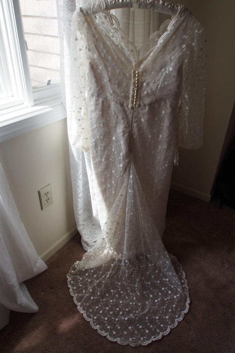 Vintage Wedding Dress and Veil - Elegant Cream Wedding Gown With Petite ...