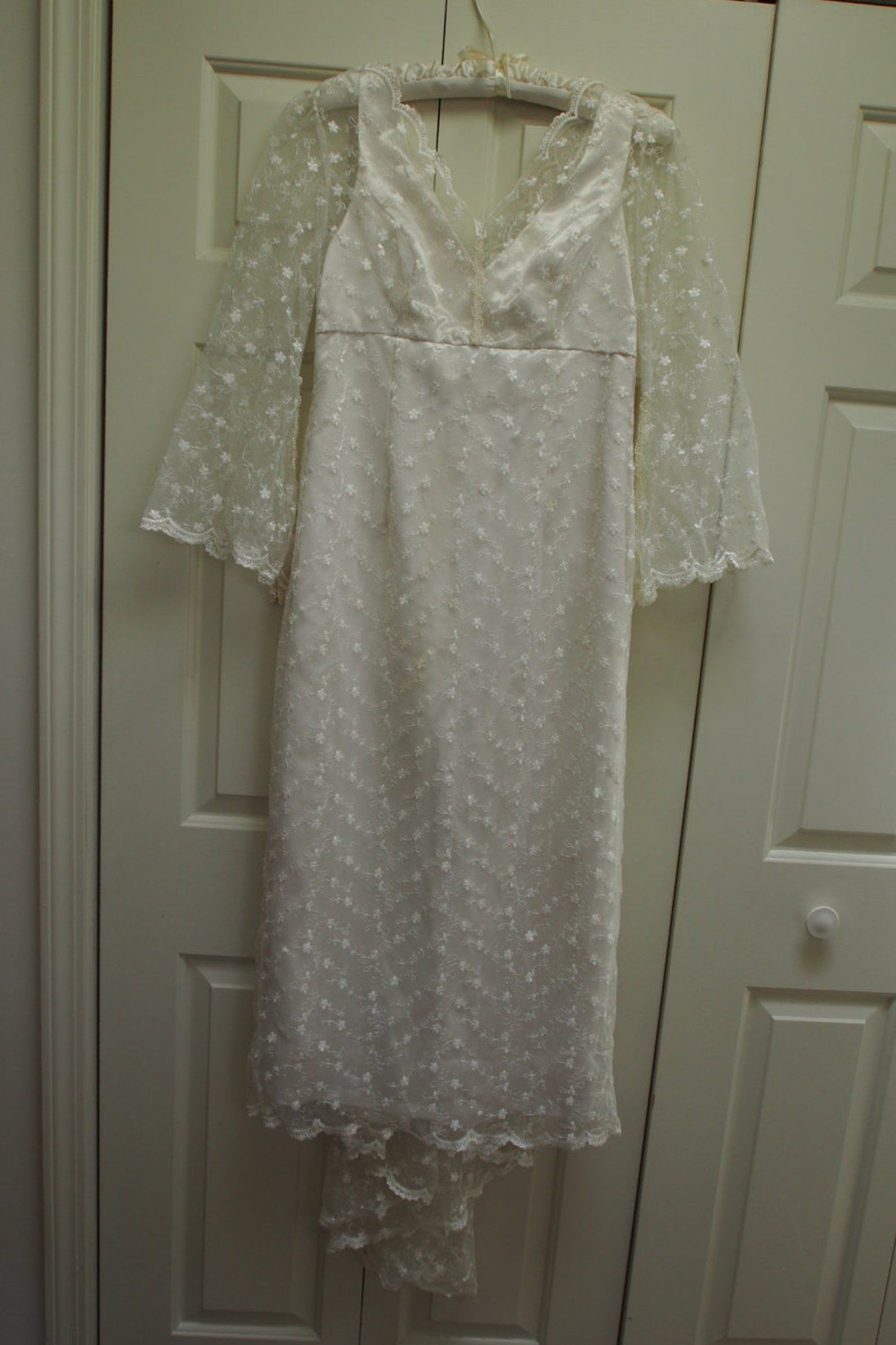 Vintage Wedding Dress and Veil - Elegant Cream Wedding Gown With Petite ...