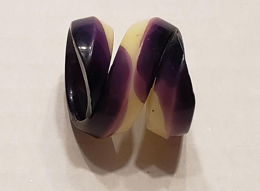 Rare OOAK Vintage Bakelite Spiral Ring. Purple and White. Size 5.5 ...