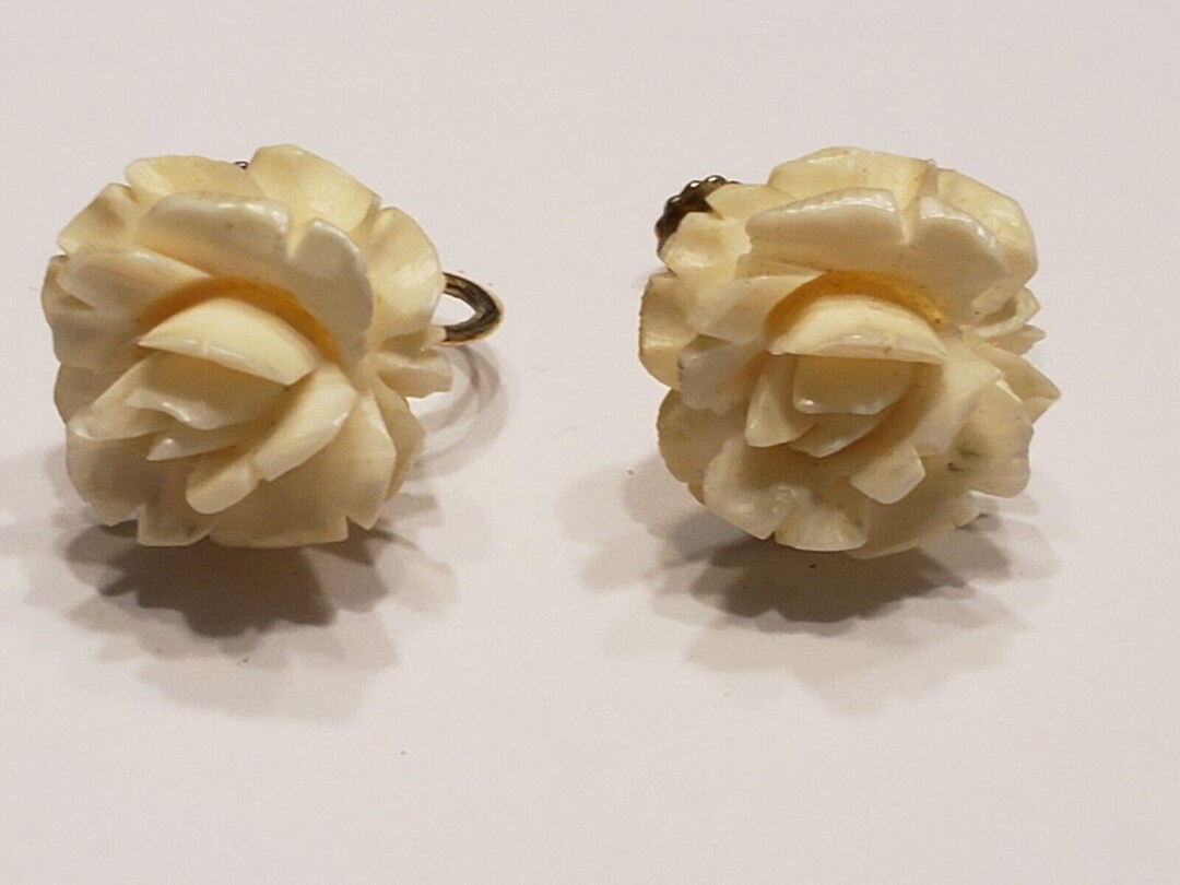 Vintage Krementz Carved Celluloid Rose Earrings - WW2 Era - Etsy