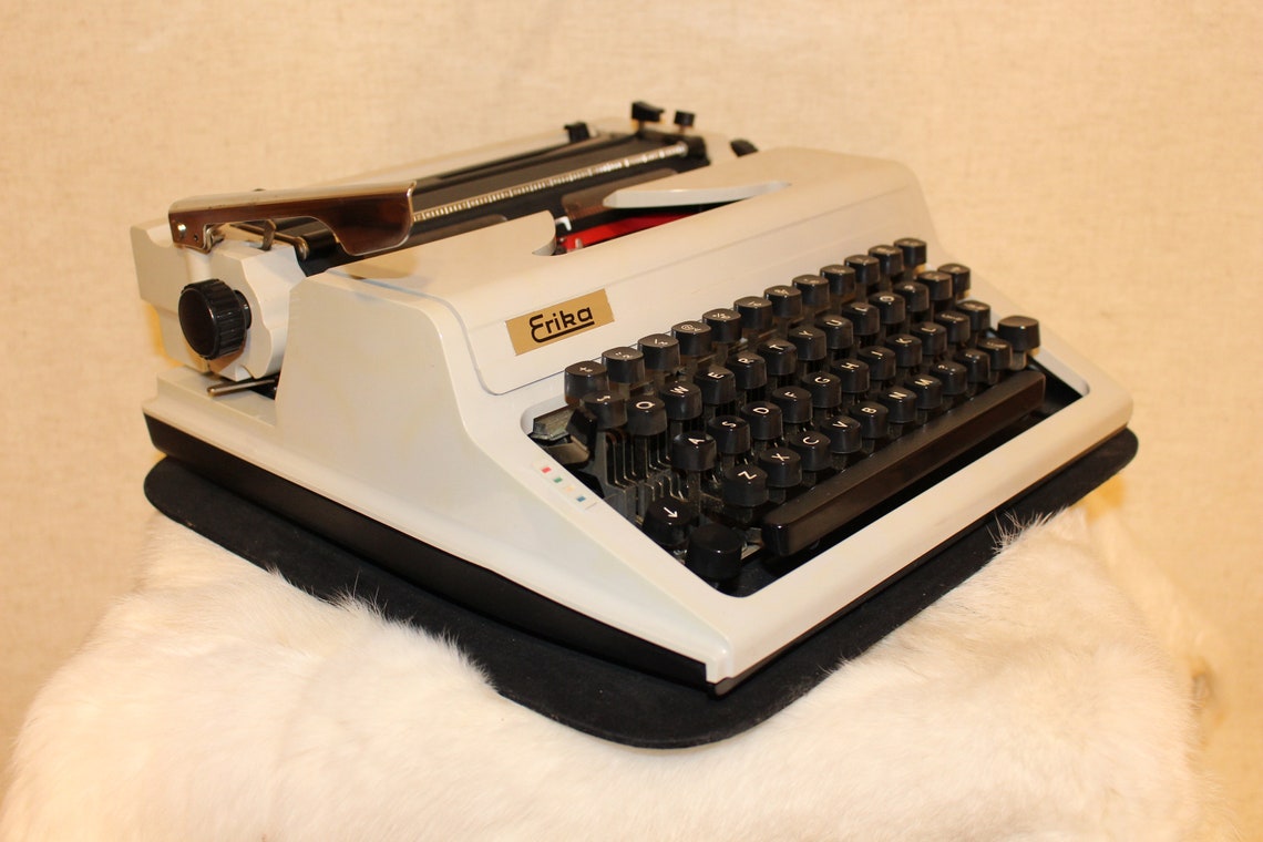 Erika Working typewriter Vintage typewriter Erika with a case | Etsy