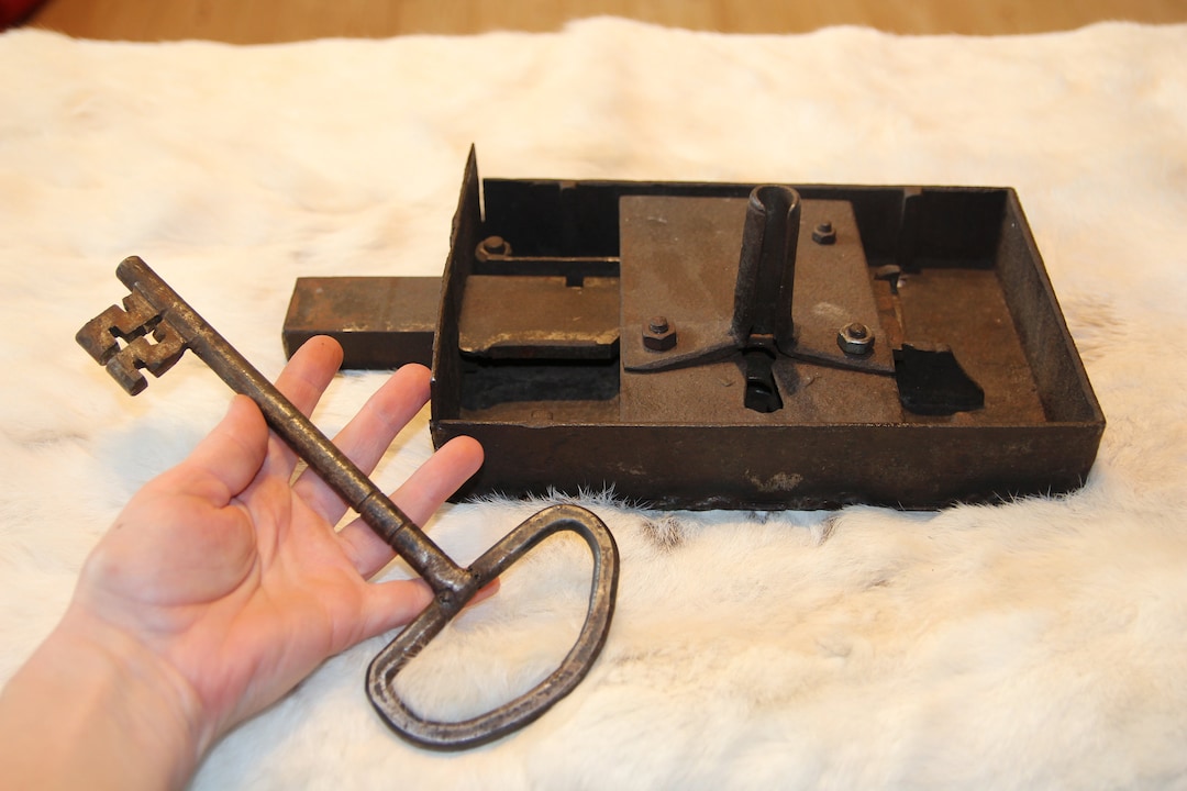 MASSIVE Antique Door Lock 11 Lbs HANDMADE Gate Lock Castle Lock Cellar ...