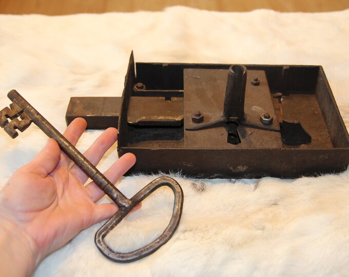 MASSIVE Antique Door Lock 11 Lbs HANDMADE Gate Lock Castle Lock Cellar ...
