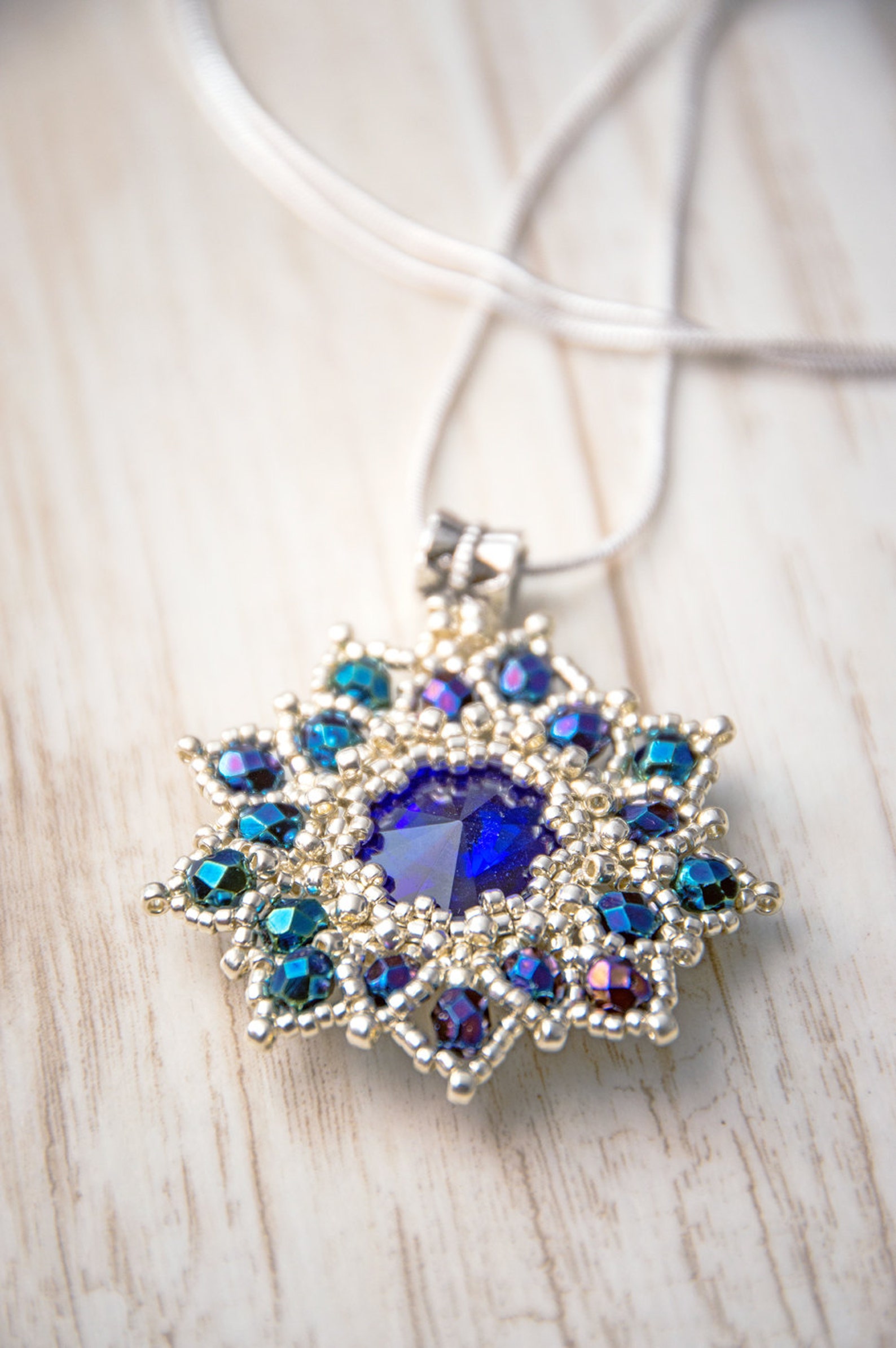 TUTORIAL of the Double Petal Flower Pendant - Phase Photos - Etsy