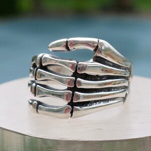 Vintage 925 Sterling Silver Skeleton Hand Ring - Etsy
