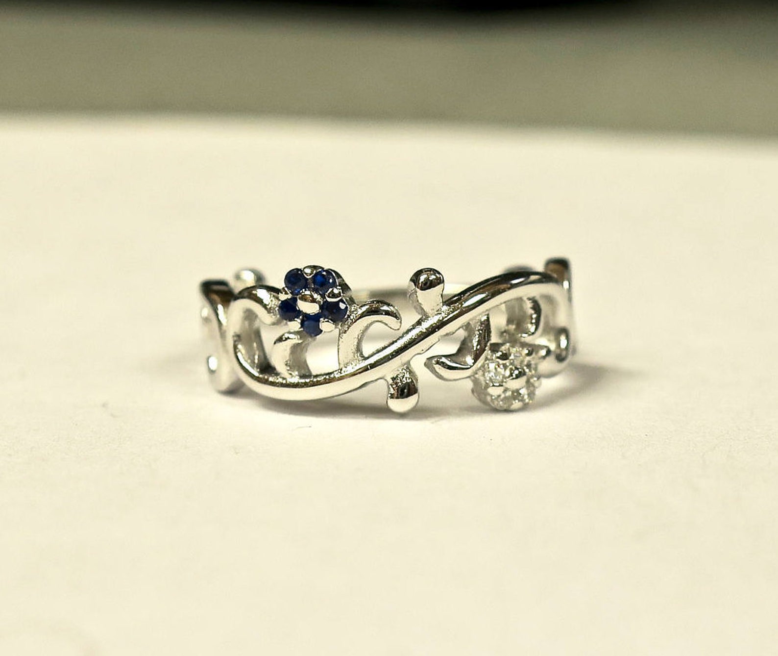 Vintage 925 Sterling Silver and CZ Flower and Vine Ring - Etsy