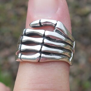 Vintage 925 Sterling Silver Skeleton Hand Ring - Etsy