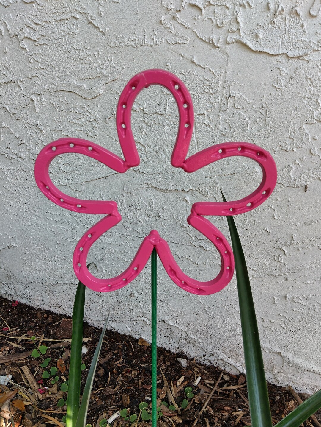 Hot Pink Horseshoe Flower, Metal Garden Stake, Spring Yard Art, Lucky ...