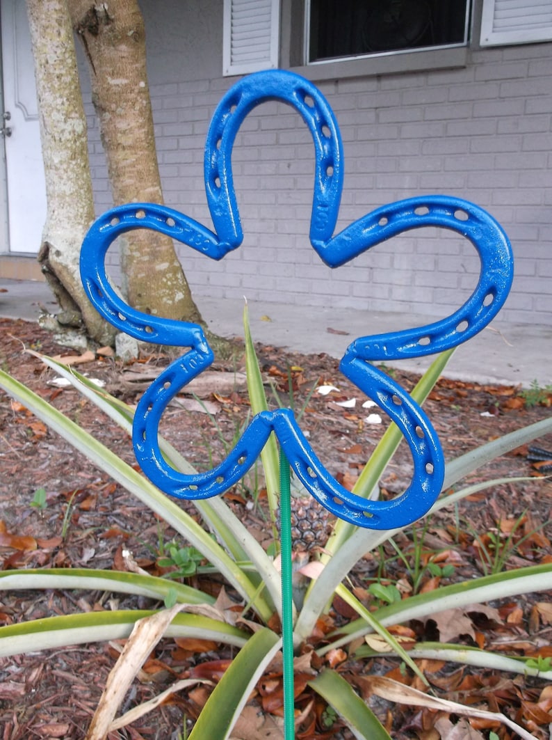 Blue Horseshoe Flower Metal Garden Stake Spring Yard Art | Etsy