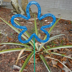Blue Horseshoe Flower, Metal Garden Stake, Spring Yard Art, Lucky ...