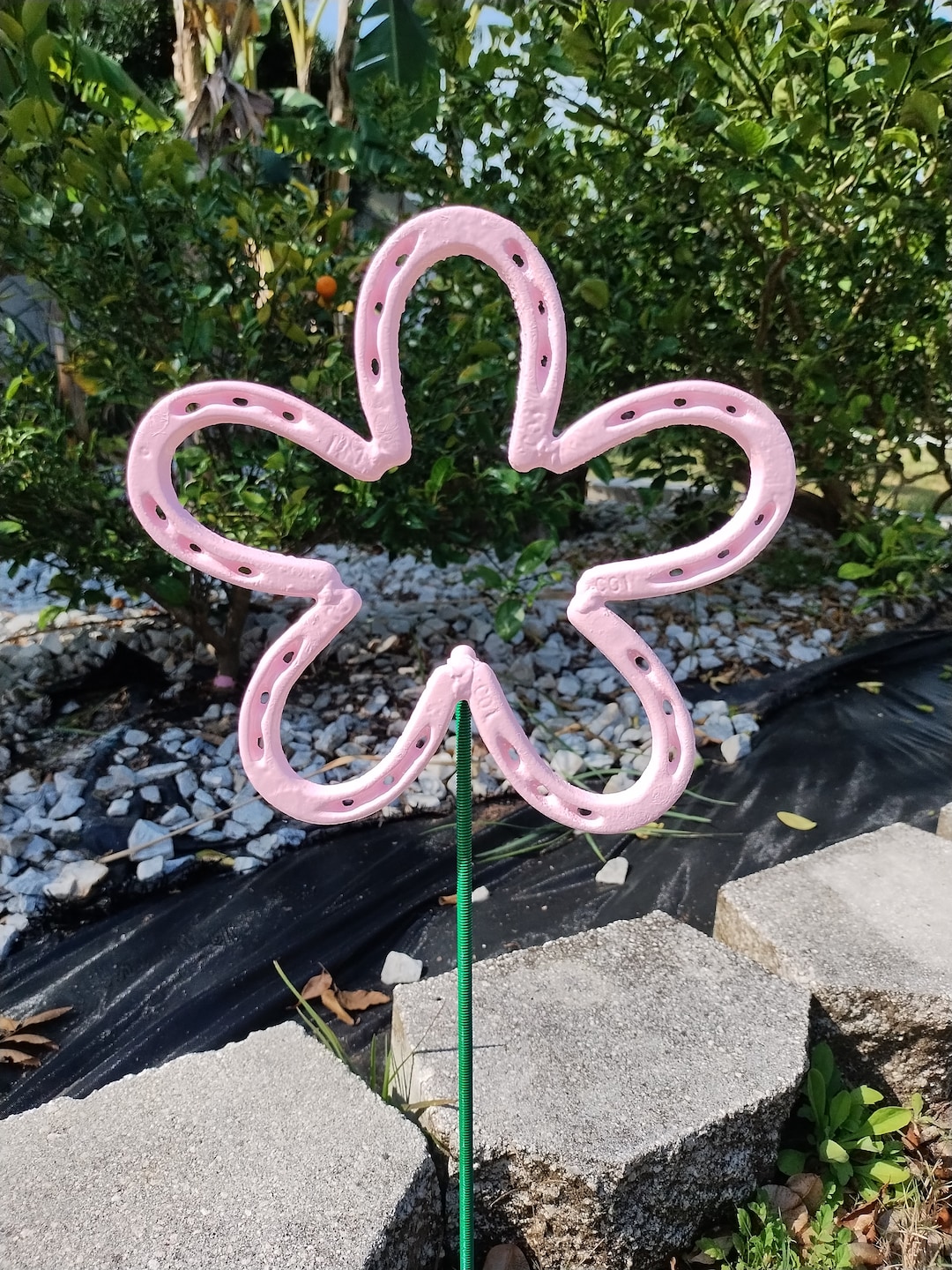 Pink Horseshoe Flower, Metal Garden Stake, Spring Yard Art, Lucky ...
