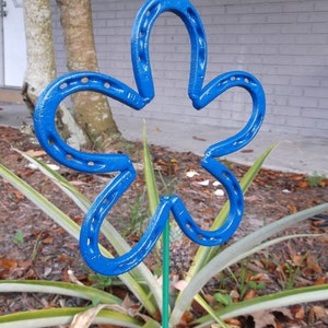 Blue Horseshoe Flower, Metal Garden Stake, Spring Yard Art, Lucky ...