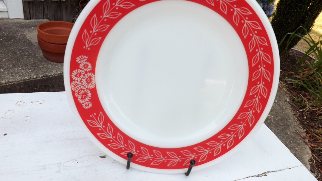 Pyrex Lunch Plates Red Laurel Leaf 9 Set of Five - Etsy