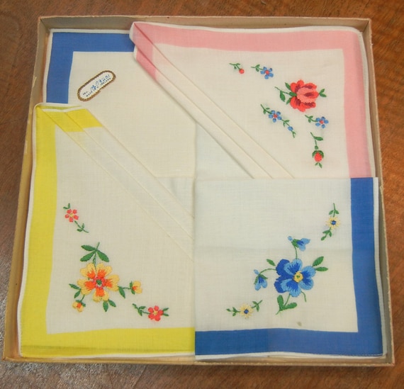 3 Vintage handkerchiefs hand embroidered in Northern Ireland | Etsy