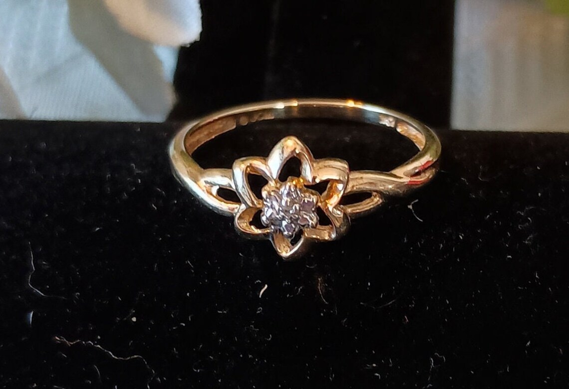 10k Flower Ring by JCM size 7 - Etsy