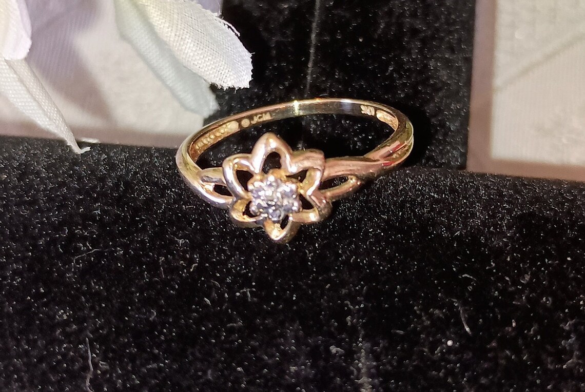 10k Flower Ring by JCM size 7 - Etsy