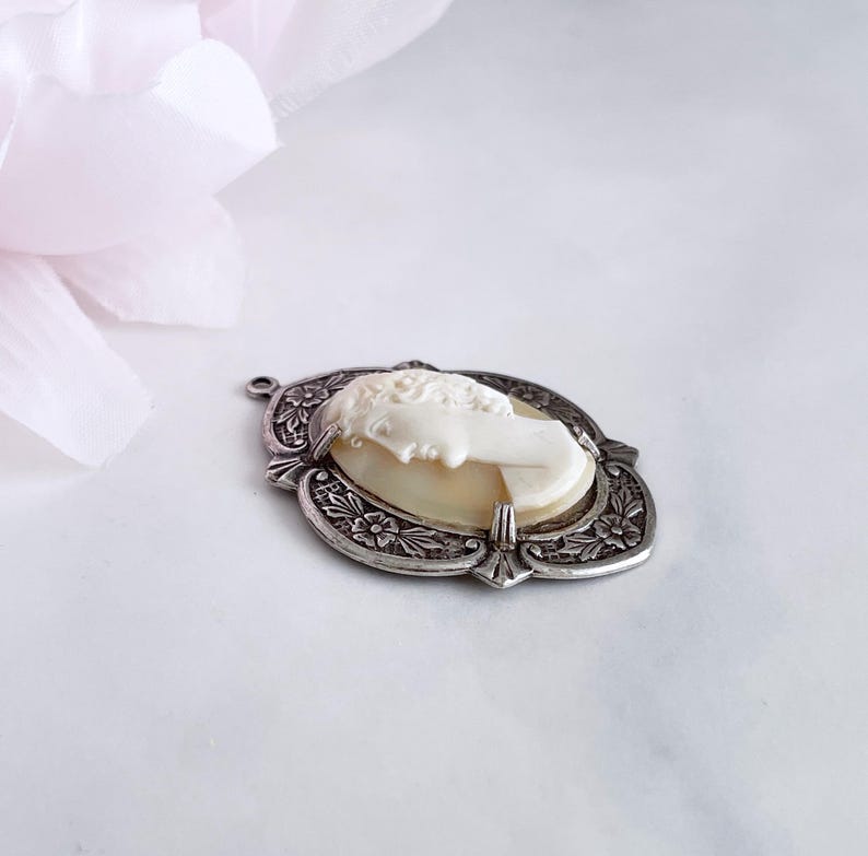 Vintage Shell Cameo Pendant Silver Plated Oval Setting Hand Carved ...