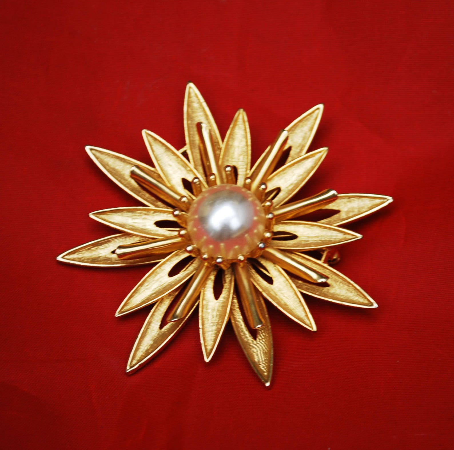 Cathe Flower Brooch Gold and Pearl Large Floral Signed Pin - Etsy