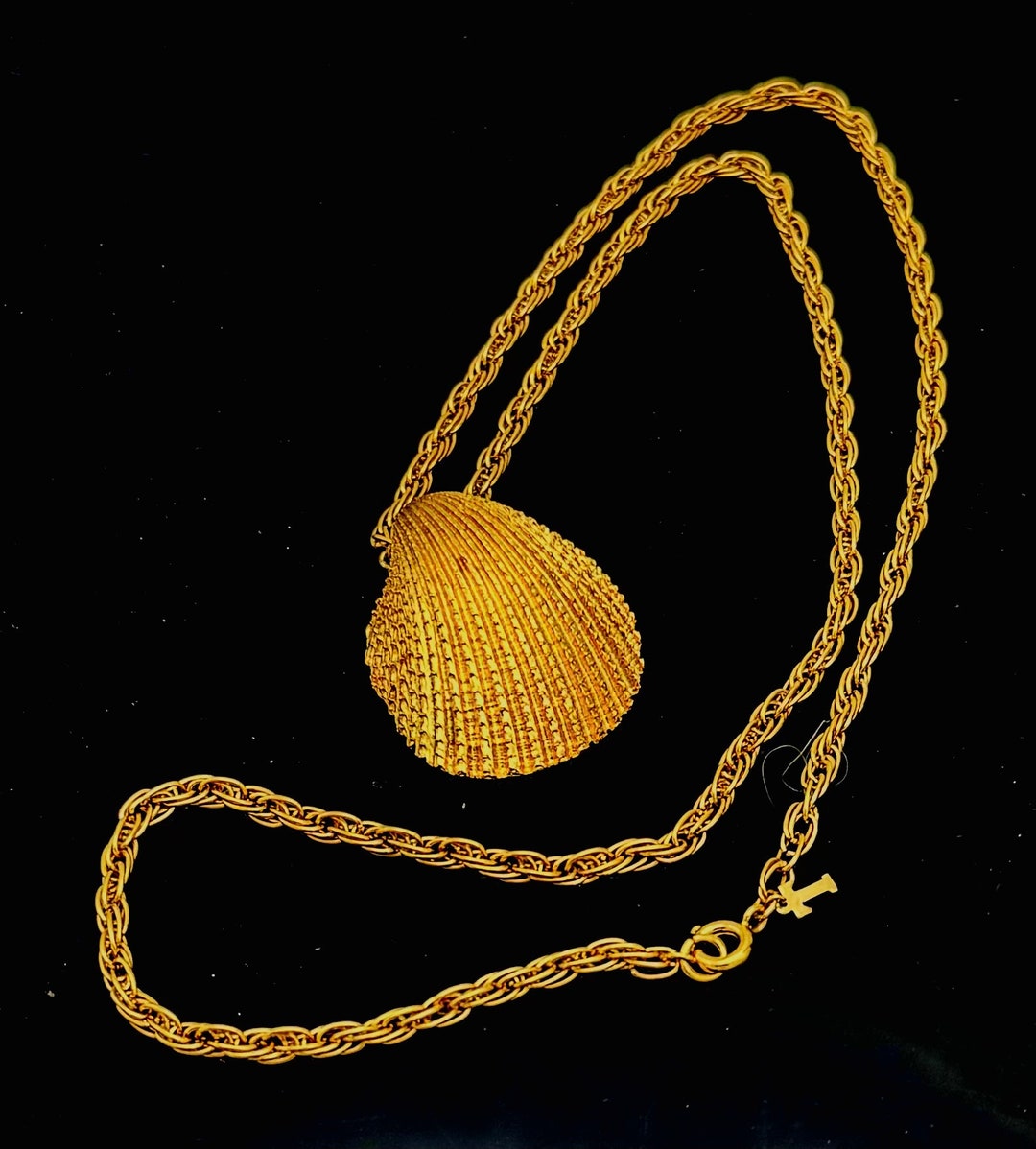 Crown Trifari Gold Scallop Shell Pendant Necklace - Etsy