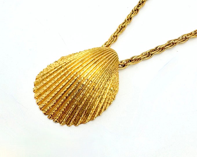 Crown Trifari Gold Scallop Shell Pendant Necklace - Etsy