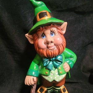 St Patrick's Day Shamrock Lephrechaun With a Shalalee - Etsy