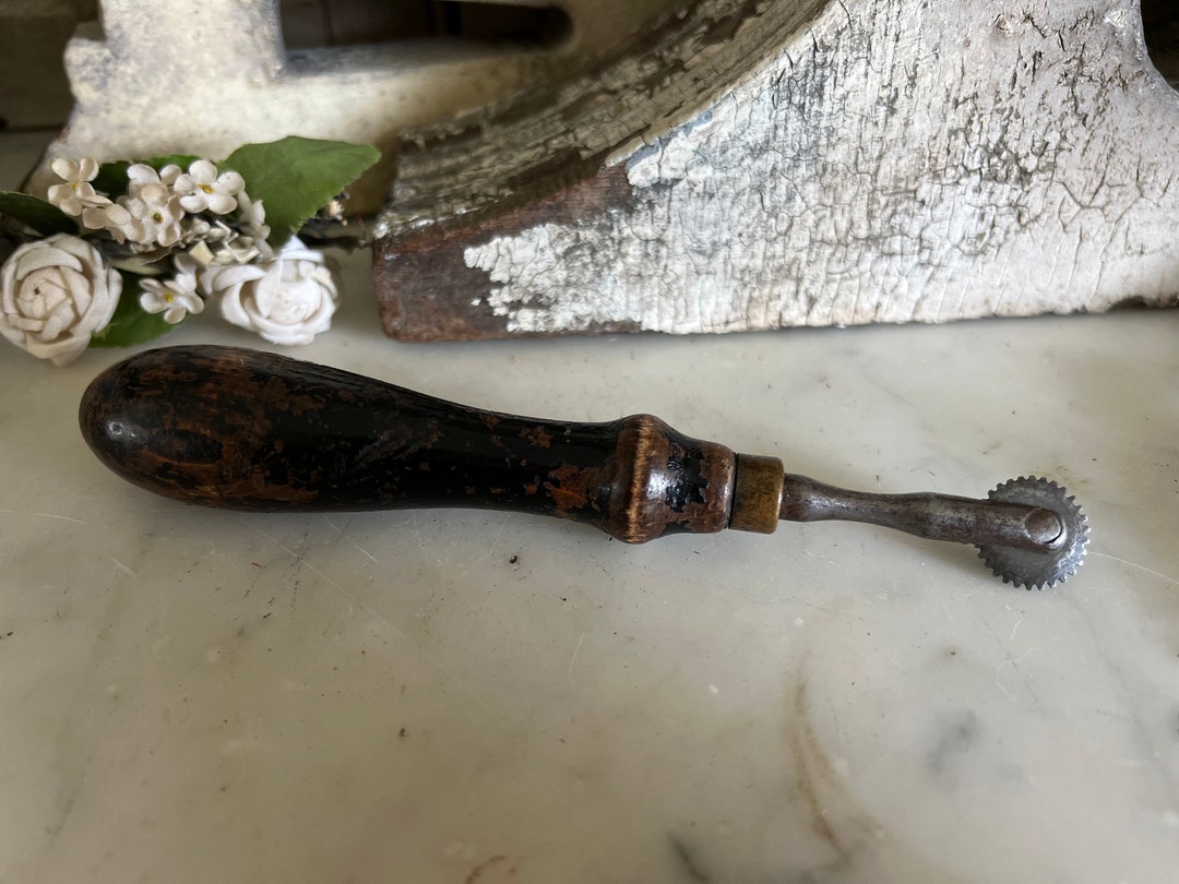 Vintage Tracing Wheel / Sewing / Patterns / Leather / Dressmaker ...