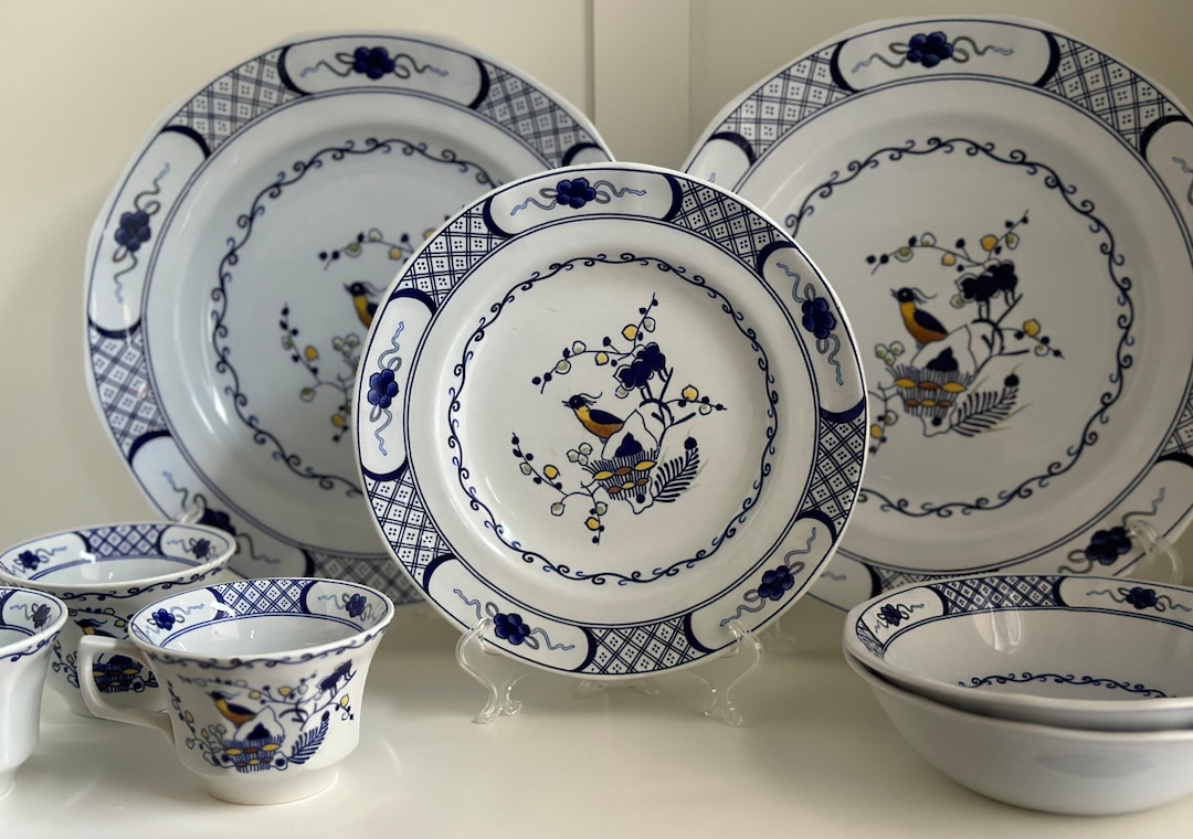 Wedgwood Volendam Dinner Plates, Bowls or Cups, Bird & Lattice Pattern ...