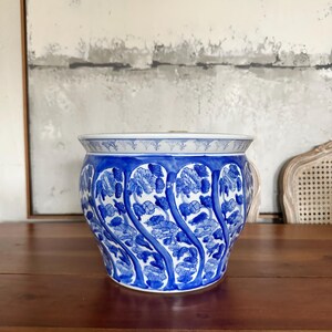 Elegant Blue & White Chinoiserie Porcelain Cache Pot - Oriental Planter ...
