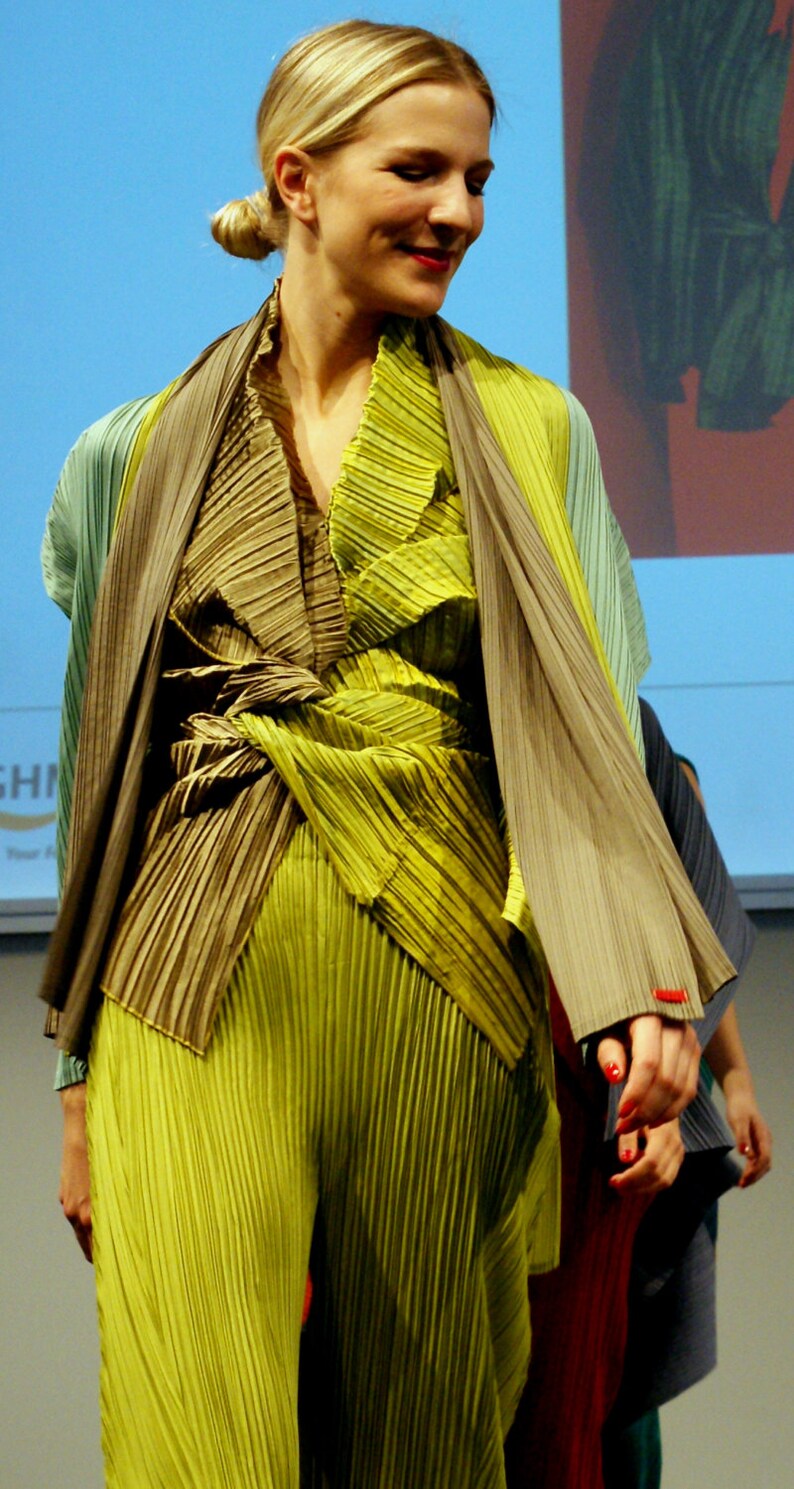 PLEATS - ORIGAMI - Textile Body Adornment - Etsy