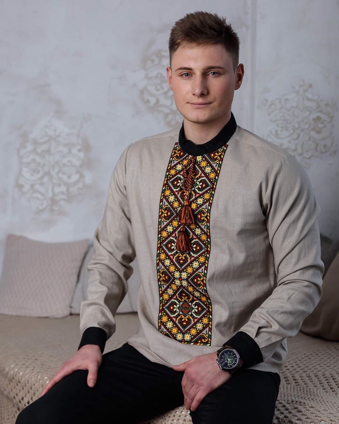 ウクライナの刺繍入りシャツ、ウクライナの服ヴィシヴァンカ ウクライナの刺繍入りシャツ、ウクライナの服ヴィシヴァンカ