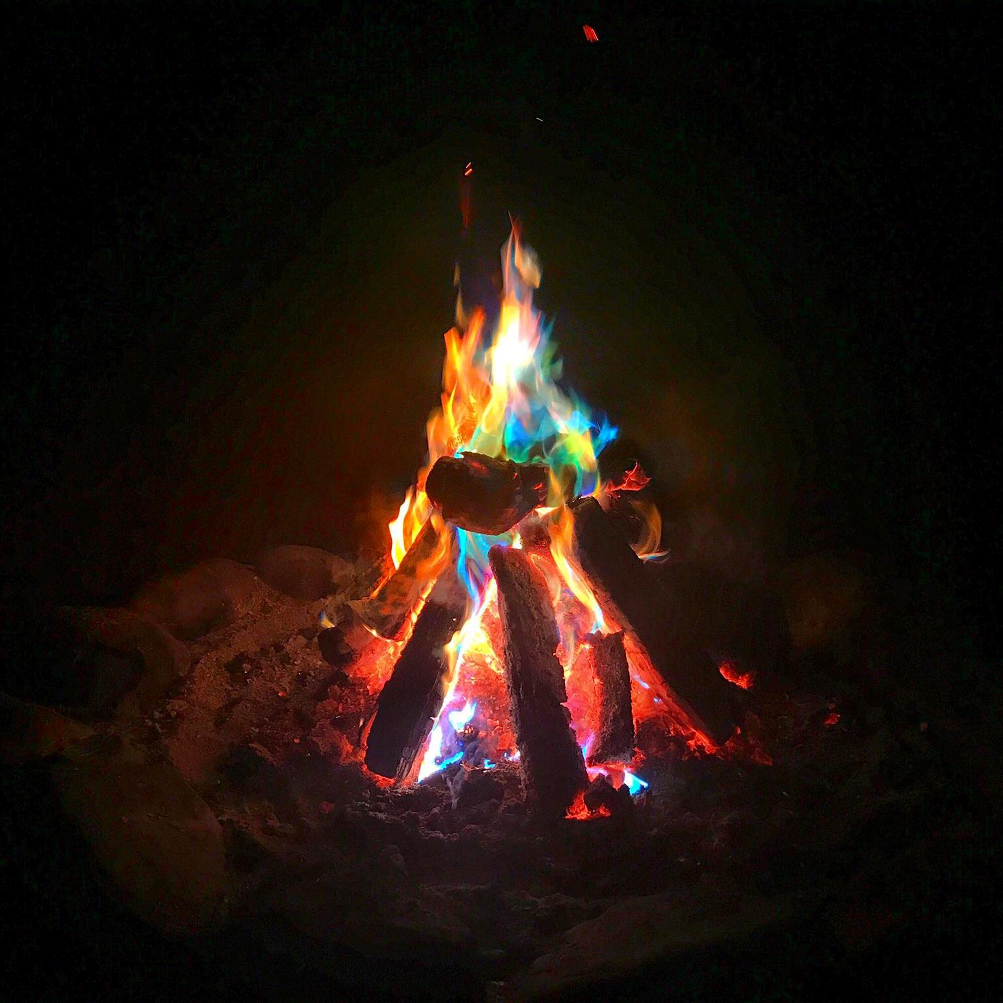 Color Changing Campfire, Magic Pinecone Rainbow Flames, Unique Camping ...