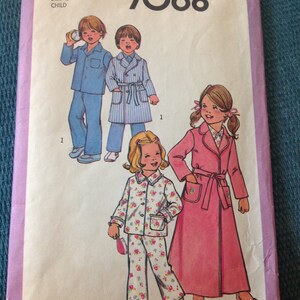 Simplicity Sewing Pattern 7068 From 1977. Child's Robe in Two Lengths ...