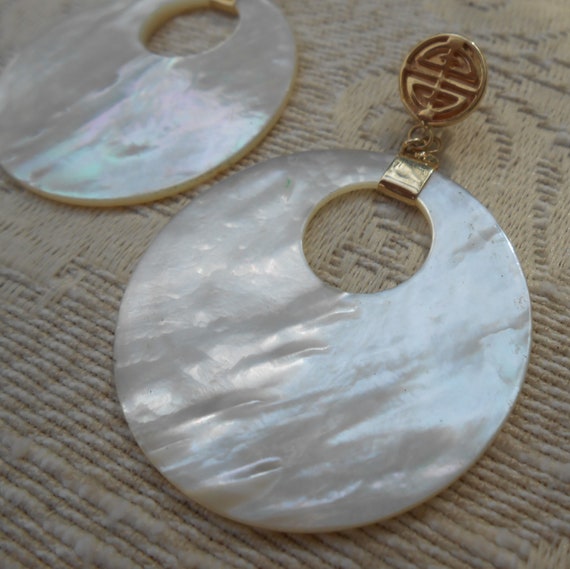 10K Gold Chinese Longevity Symbol Mother of Pearl Hoo… - Gem