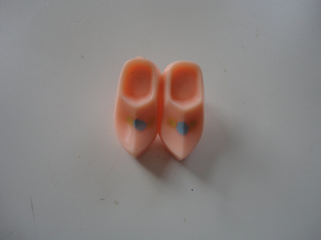 Vintage Pink Hard Plastic Dutch Clog Pin, Pink Hark Plastic Dutch Clog ...
