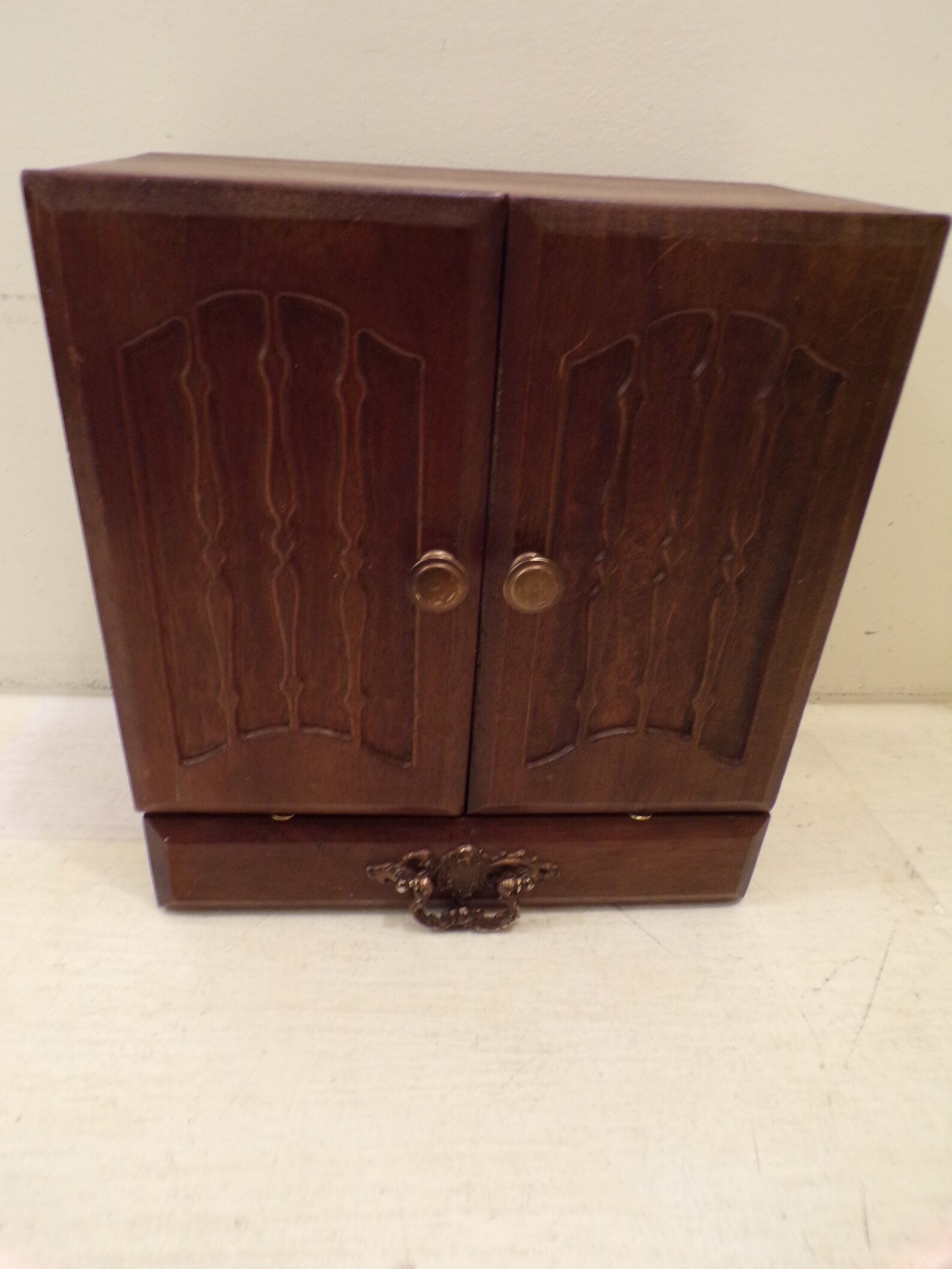 Vintage MCM Table Top Mini Bar Solid Wood 3 Decanters & Glassware - Etsy