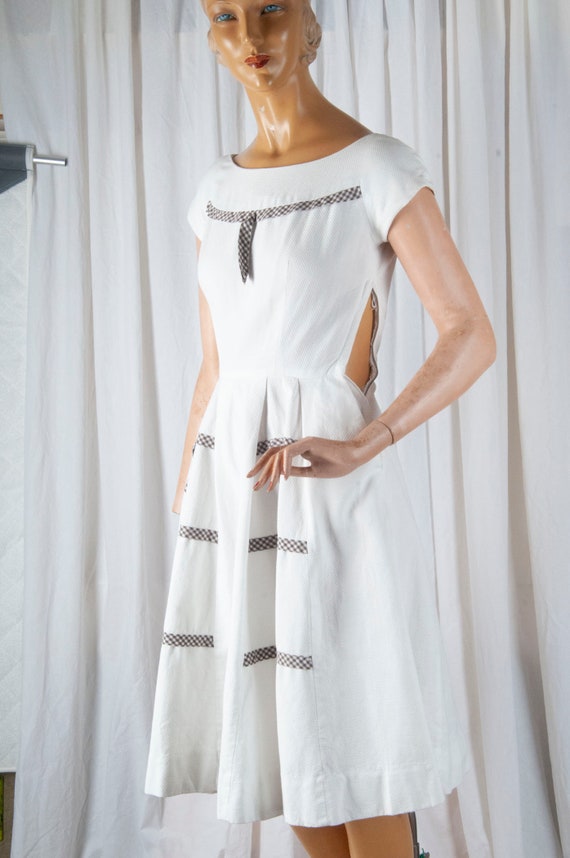 1950s Minx Mode white waffle texture dress with brown… - Gem