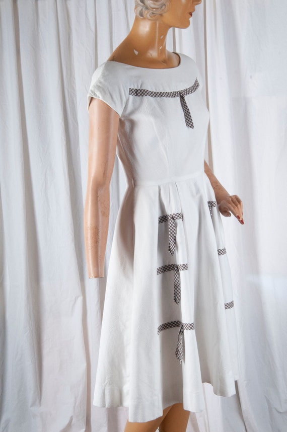 1950s Minx Mode white waffle texture dress with brown… - Gem