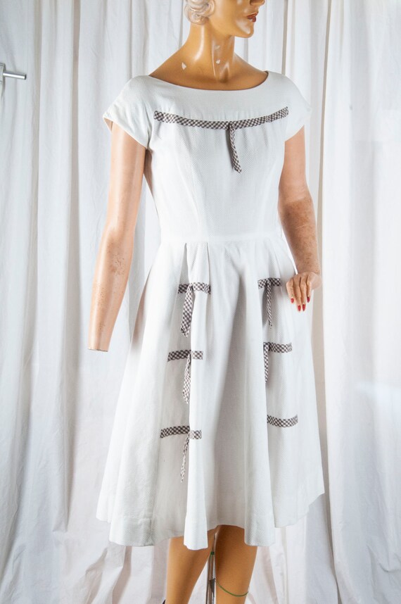 1950s Minx Mode white waffle texture dress with brown… - Gem