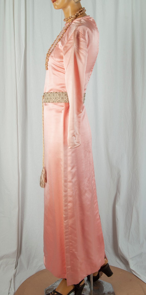 1970s, peach colored, satin robe. Ashram, yogi, medit… - Gem