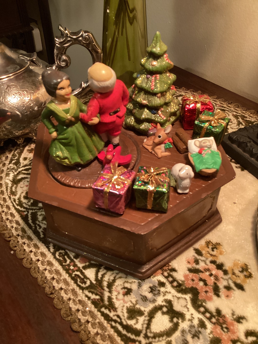 Ceramic Japan Musical Rotating Wind up Here Comes Santa Claus and Mrs ...