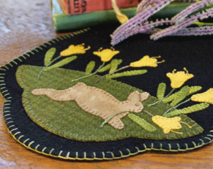 Spring Rabbit Wool Applique Table Runner Pattern PRI 525 | Etsy