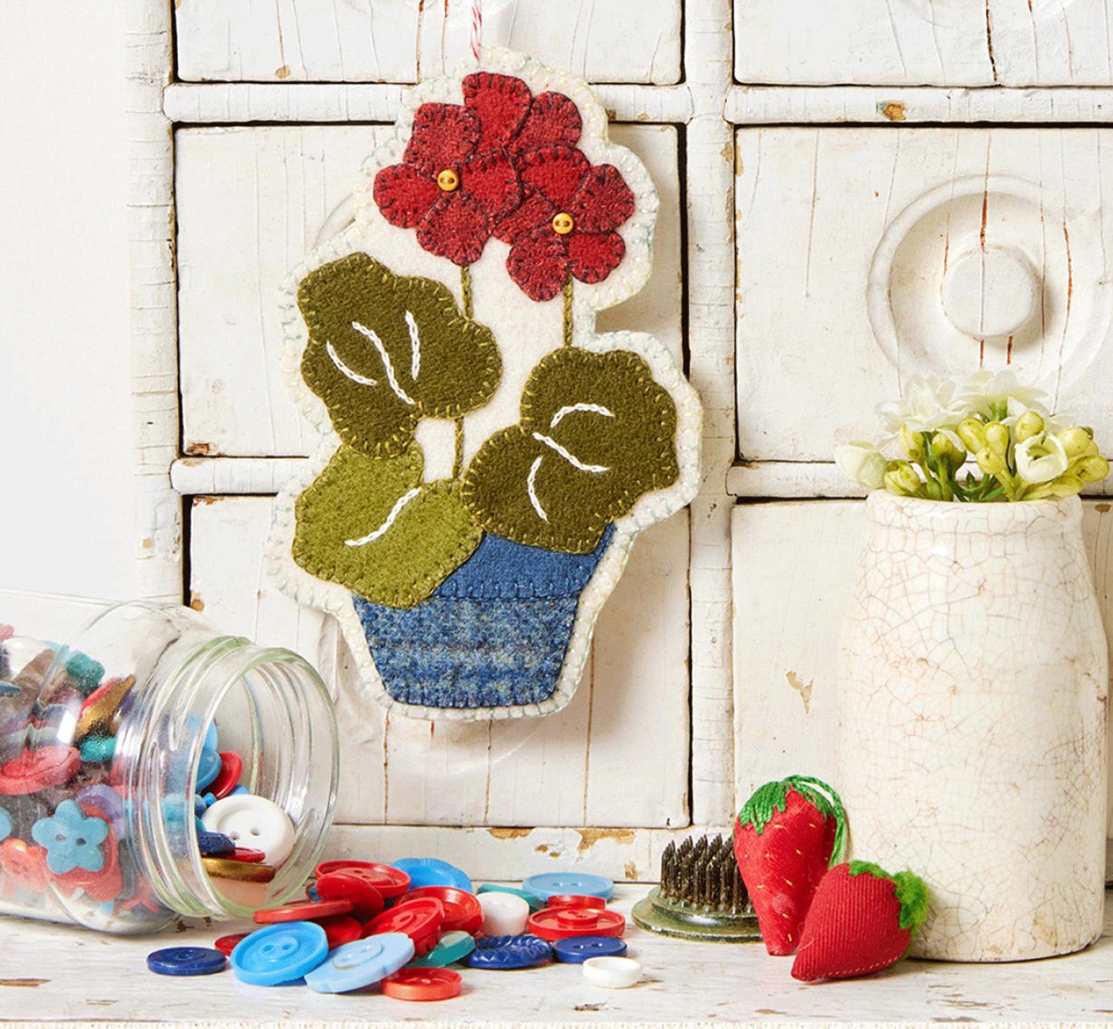 Geranium Ornament Wool Applique Pattern for Spring or Summer Decoration ...