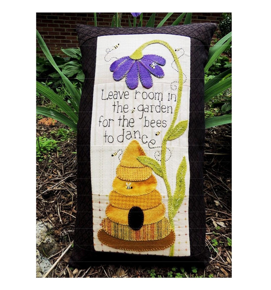 Dancing Bees Pillow Pattern: Wool Applique Pattern (past 60) - Etsy