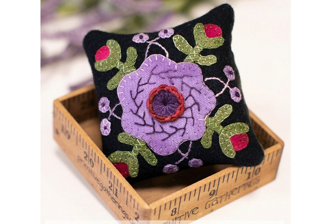 Purple Posey Wool Applique Pin Cushion Pattern: Flower Pincushion (PRI ...