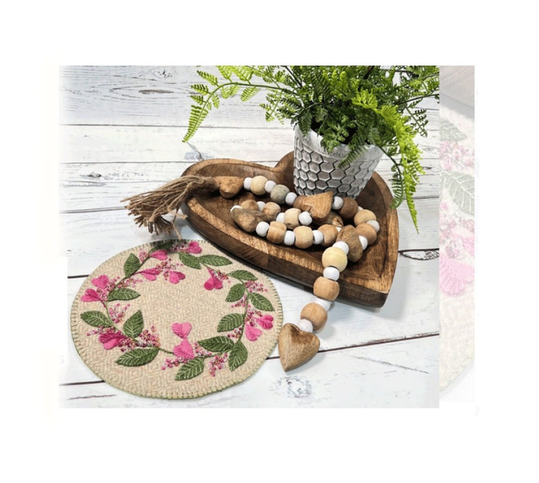 Heart Flowers Wool Applique Table Mat Pattern GLP 440 - Fondness - Etsy